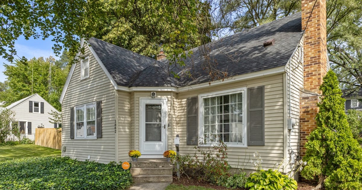 1662 Rossman Ave SE, Grand Rapids, MI