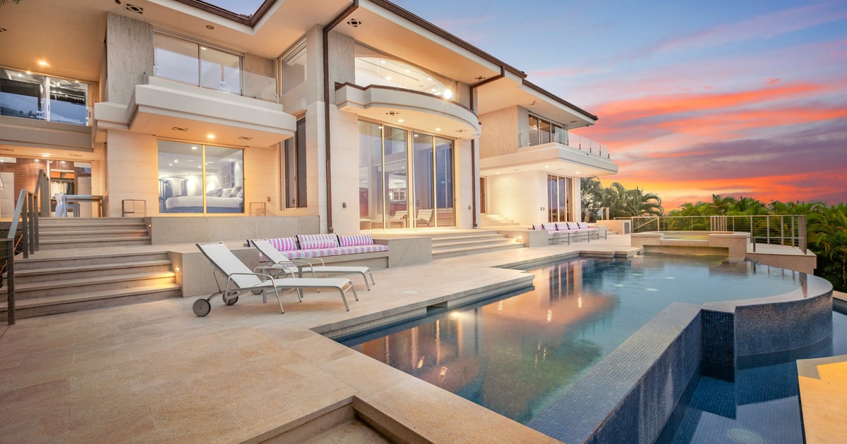 360 Puuikena Dr, Honolulu, HI