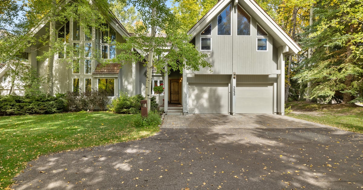 3035 N White Pine Lane, Wilson, WY