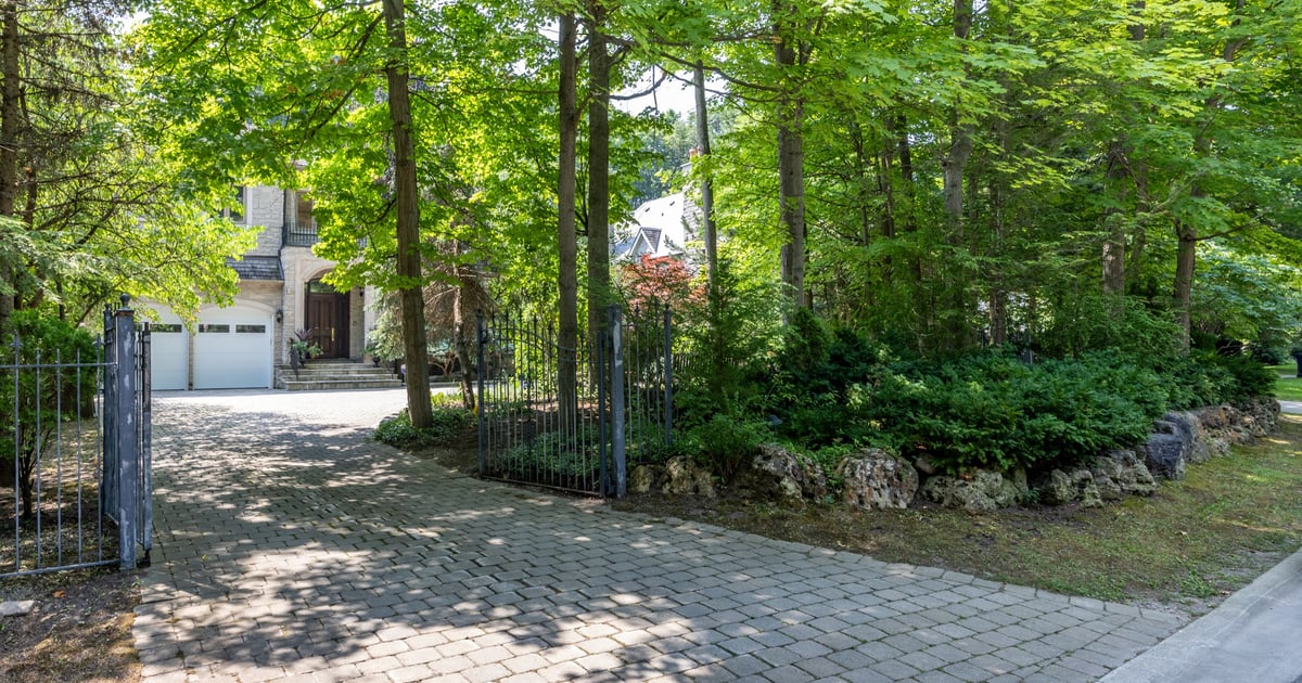 1 Knightswood Road, Toronto, ON