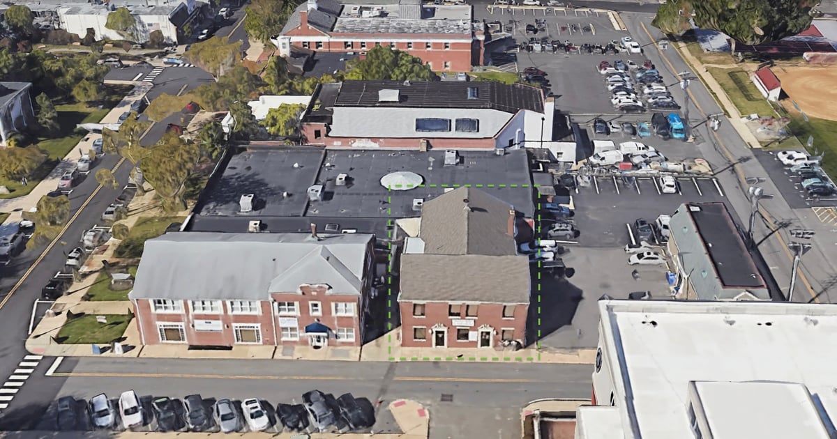 206 Courthouse Ln, Toms River, NJ